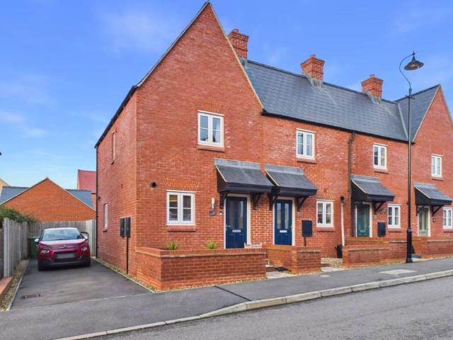 house for rent in Pontefract Avenue, NN12 6UG