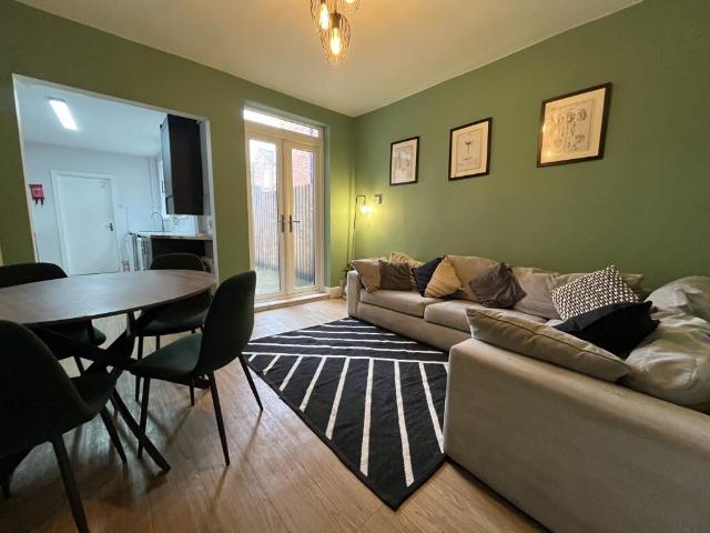 house for rent in Portland Street, LN5 7LE