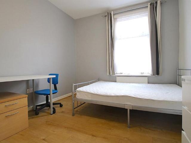 house for rent in Portree Street, E14 0HT