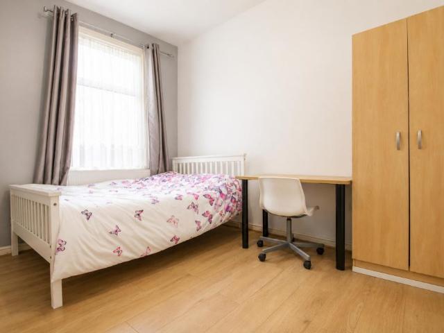house for rent in Portree Street, E14 0HT