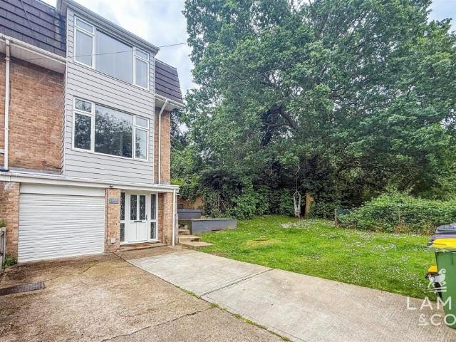 house for rent in Poyntens, SS6 7DH