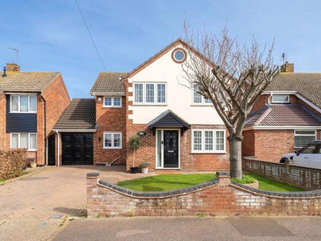 house for rent in Plovers Way, NR33 8PW