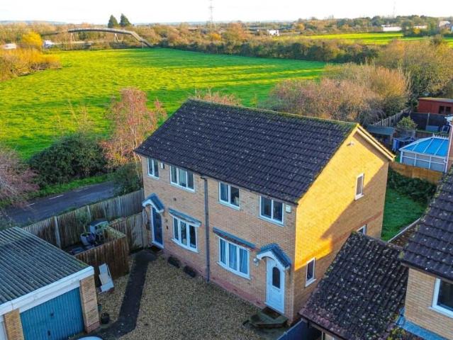 house for rent in Plum Tree Close, TA6 4XG