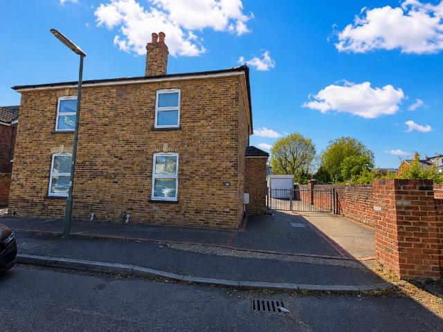 house for rent in Property, TW20 9BN
