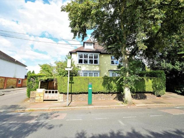 house for rent in Property, WD18 7HA