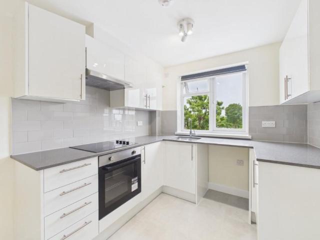 house for rent in Property, GU16 7JF