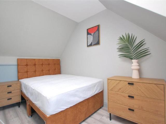 house for rent in Property, GU2 8DF
