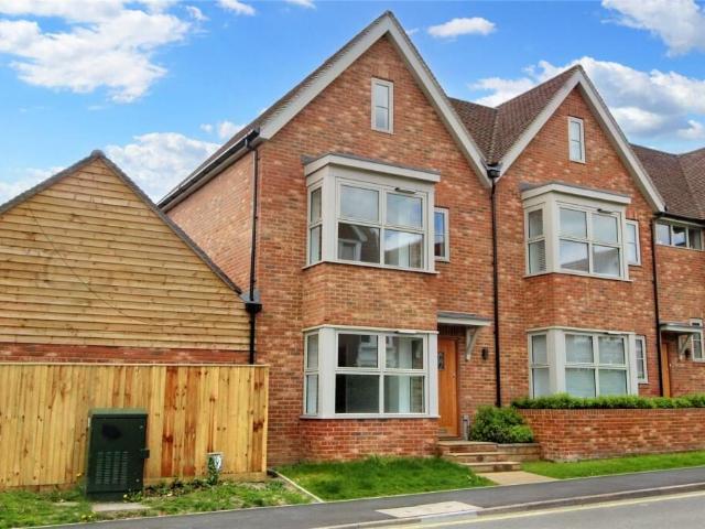 house for rent in Property, GU32 3FQ