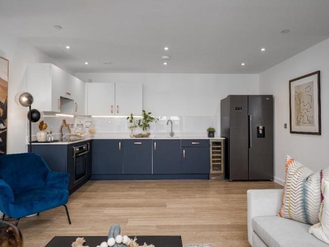 house for rent in Property, KT12 1GR