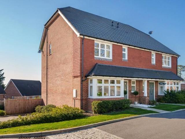 house for rent in Property, KT22 0AS