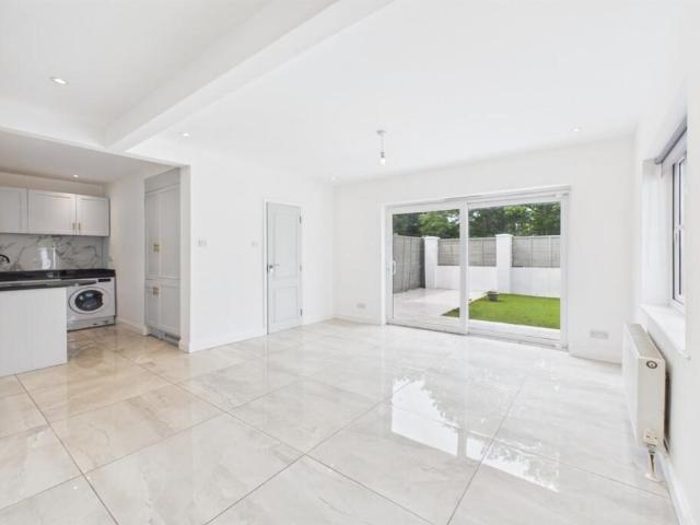 house for rent in Property, KT4 8AG