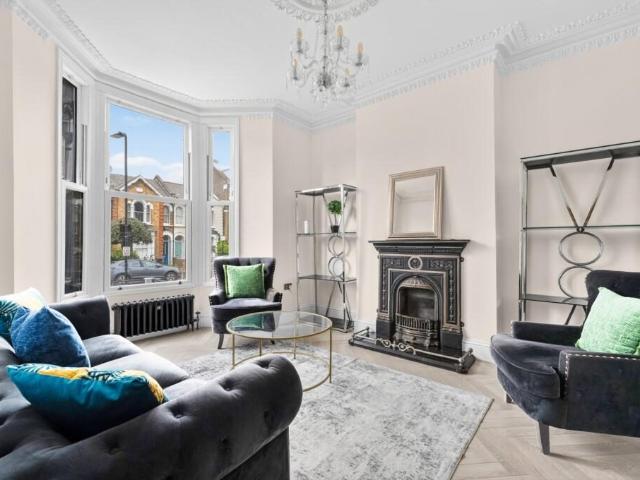 house for rent in Property, N16 0BT