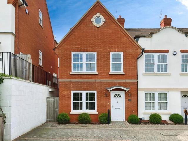 house for rent in Property, SL9 8NR