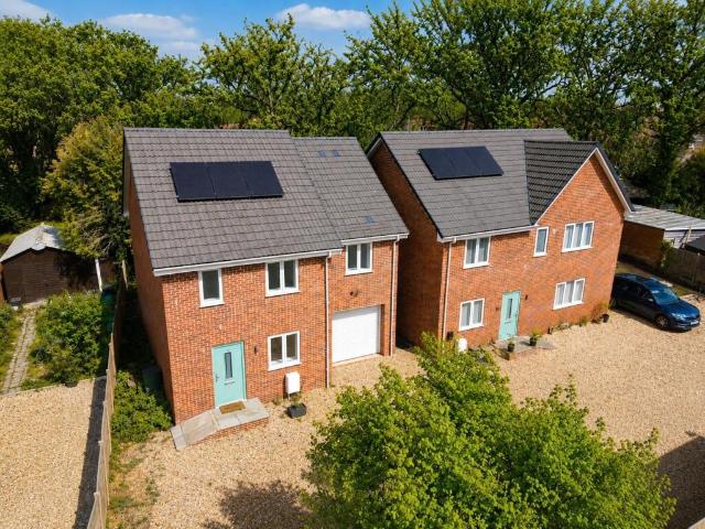 house for rent in Primula Road, GU35 0UB