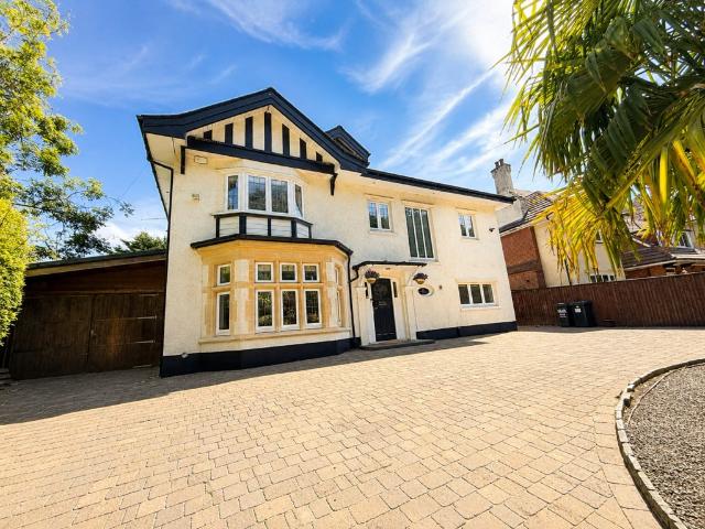 house for rent in Queens Park South Drive, BH8 9BH