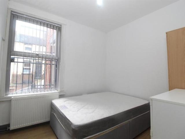 house for rent in Queens Road, LS6 1HU