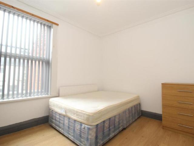 house for rent in Queens Road, LS6 1HU