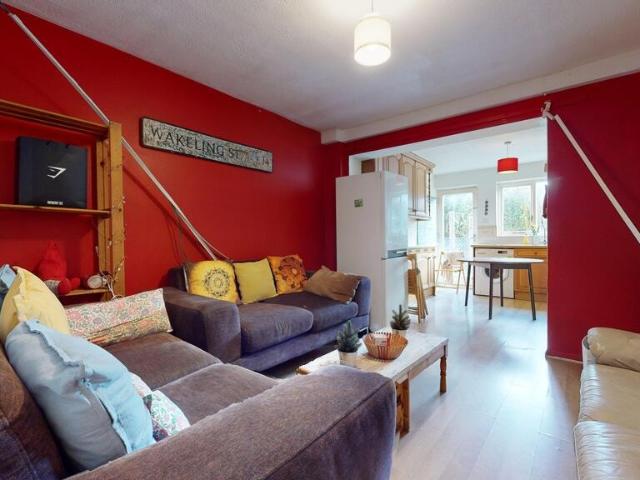6 bedroom flat to rent on Regal Close, London