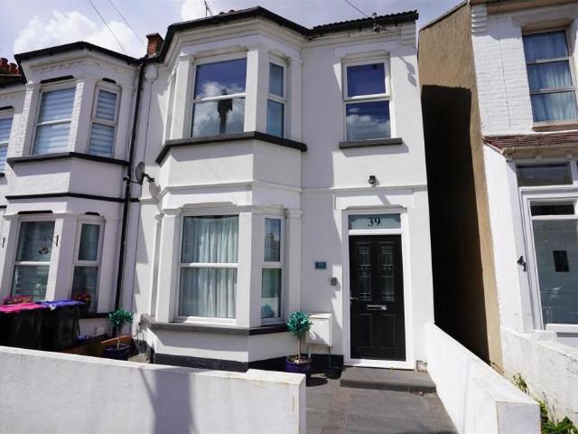 house for rent in Richmond Street, SS2 4NW
