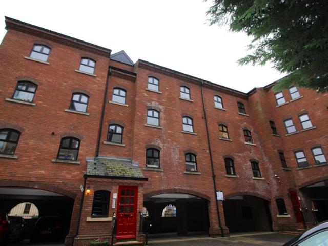 house for rent in Riverside Court, LS1