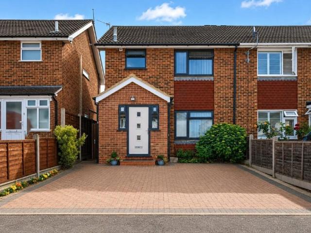 house for rent in Robin Hood Road, GU21 2LS