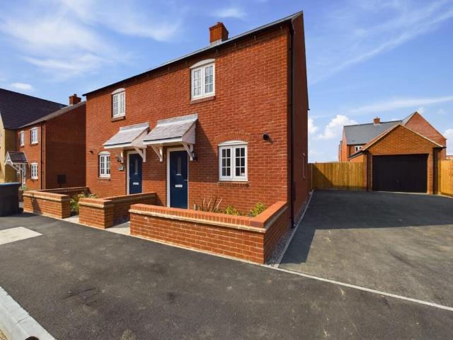 house for rent in Rochester Road, NN12 6GT