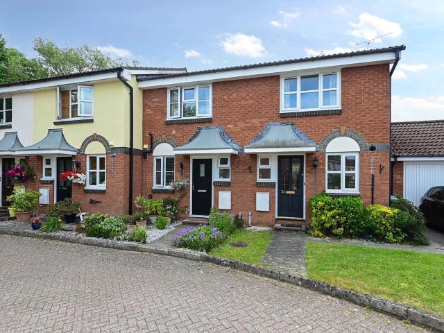 house for rent in Rose Gardens, Farnborough, GU14