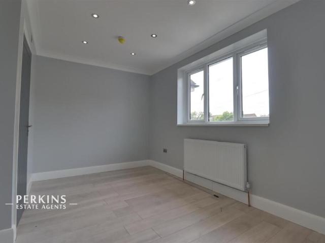 house for rent in Rushdene Close, UB5 6NR
