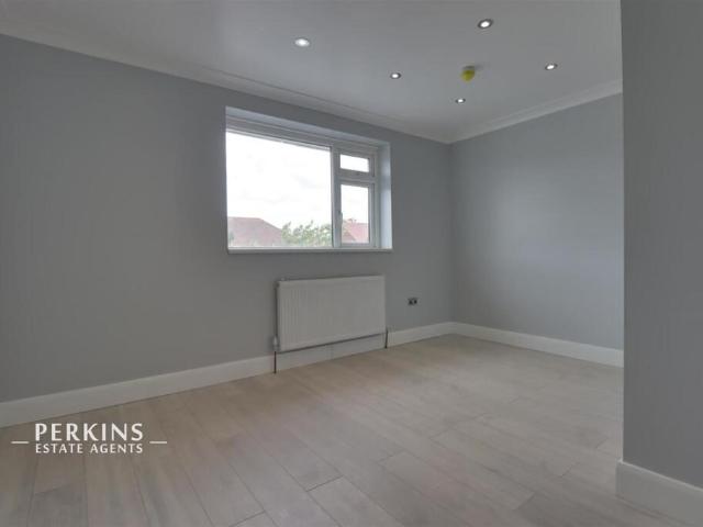 house for rent in Rushdene Close, UB5 6NR