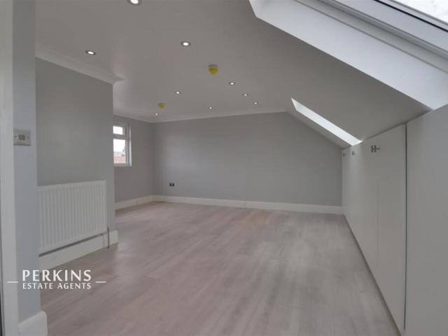 house for rent in Rushdene Close, UB5 6NR