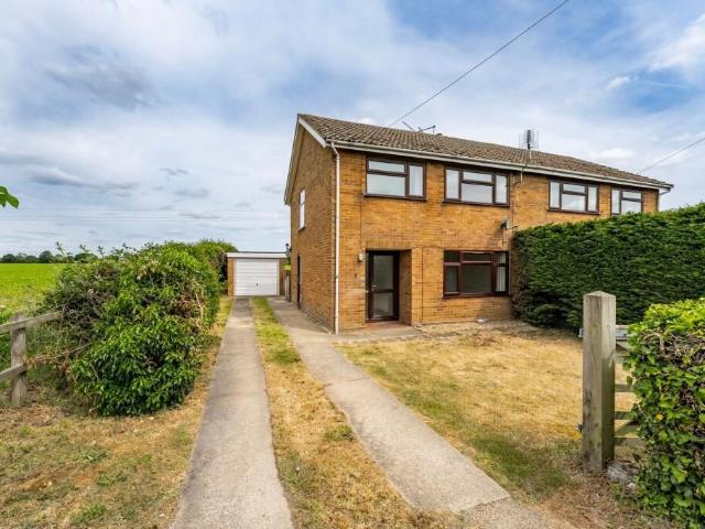 house for rent in School Road, NR29 5PF