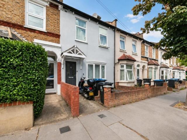 house for rent in Sandown Road, SE25 4XD
