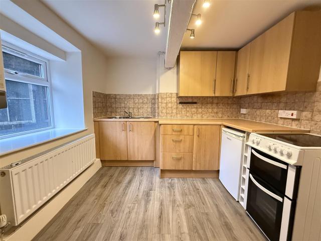 house for rent in Saddleworth Road, Greetland, HX4 8BA