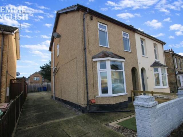 house for rent in Salisbury Avenue, SS17 0DA