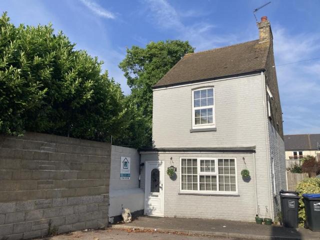 house for rent in Seafield Road, CT11 0AX