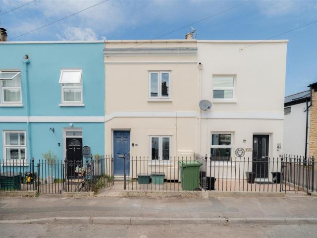 house for rent in Short Street, GL53 0DY