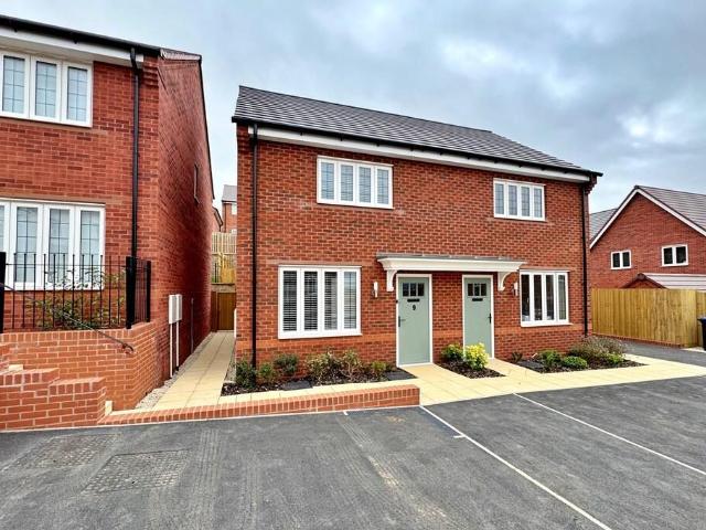 house for rent in Shamrock Close, CV21 1WA