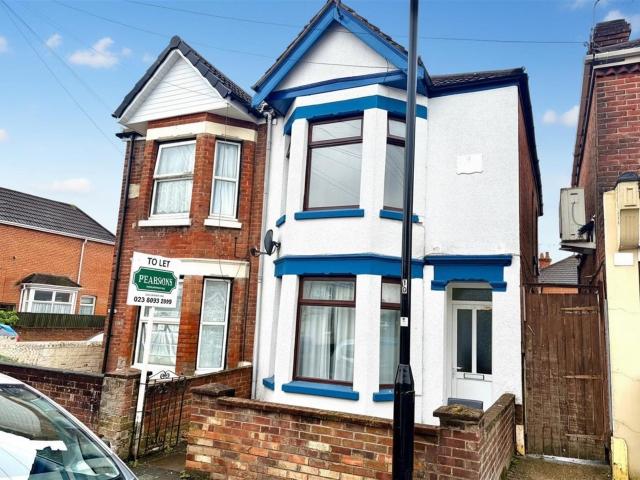 house for rent in shirley, so15