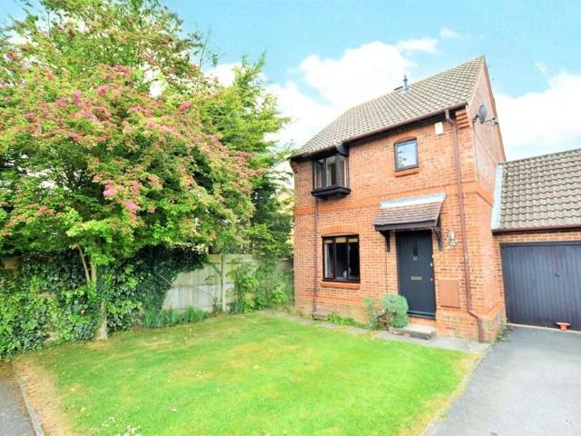 house for rent in Simkins Close, RG42 7QS