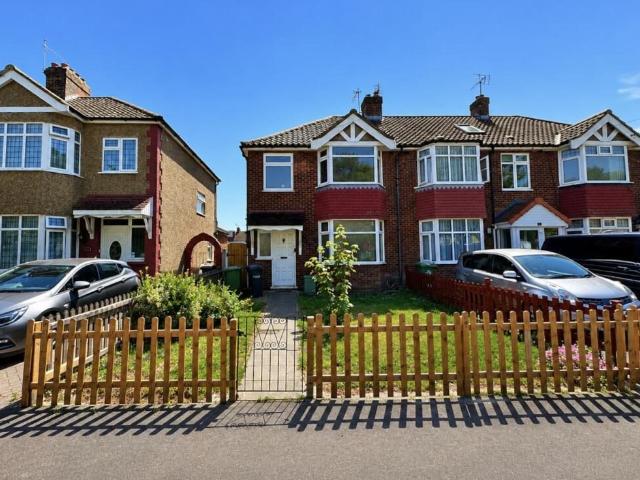 house for rent in Southfield Road, EN8 7HD