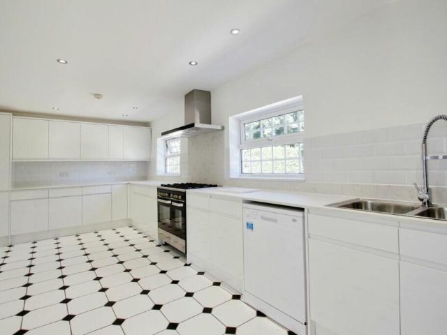 house for rent in Slough Road, SL0 0EB