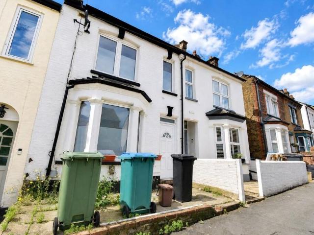 house for rent in St James Road, WD18 0DX