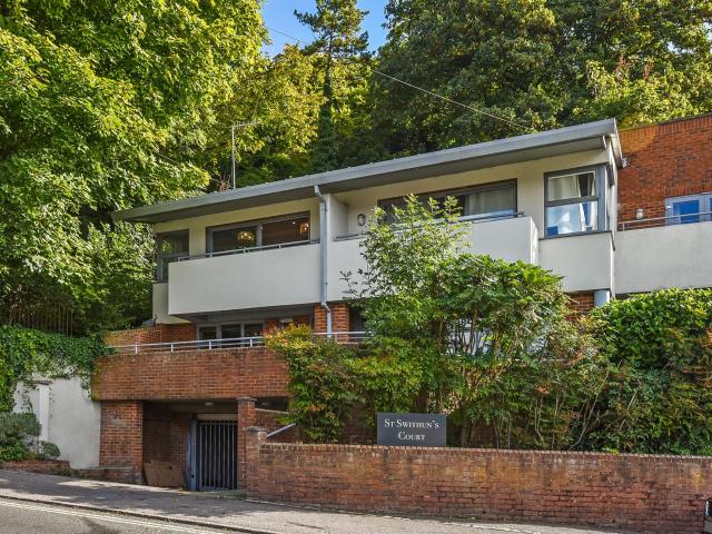 house for rent in st swithun's court, winchester