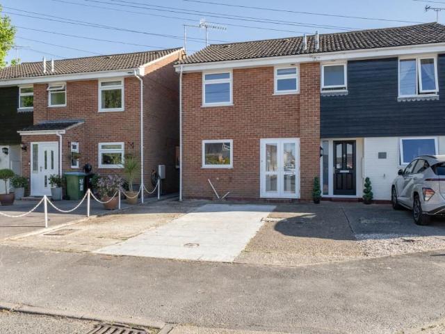 house for rent in Stoneage Close, PO22 9QW