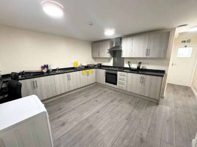 house for rent in Stanwell New Road, TW18 4HY