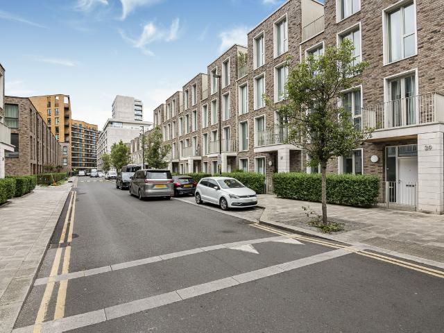 house for rent in Starboard Way, Royal Wharf, E16