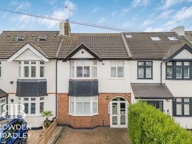 house for rent in Stradbroke Grove, IG5 0DW
