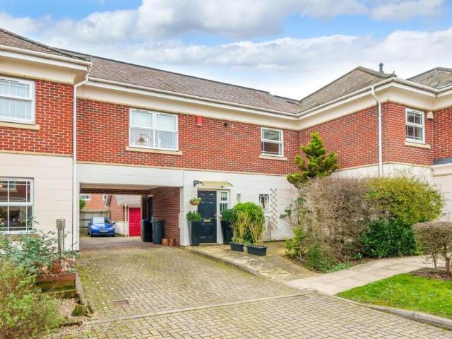 house for rent in Strawberry Court, GU16 6GQ