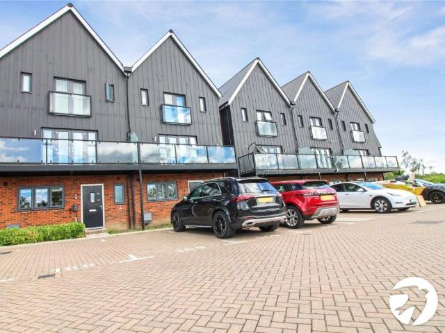 house for rent in Stratford Way, DA11 8GQ