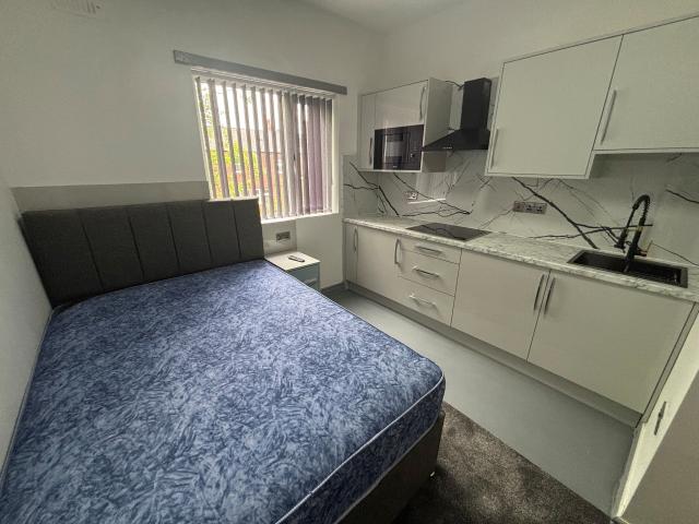 House for rent Kennerley Road SK2